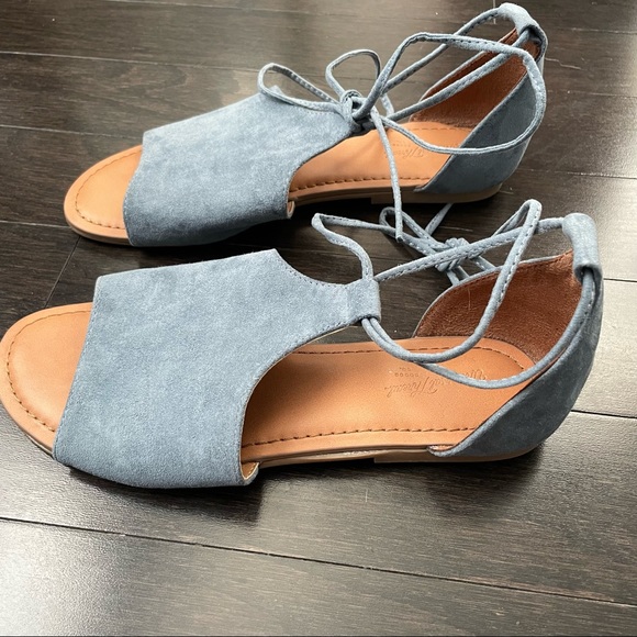 Universal Thread | Shoes | Universal Thread Sandals | Poshmark